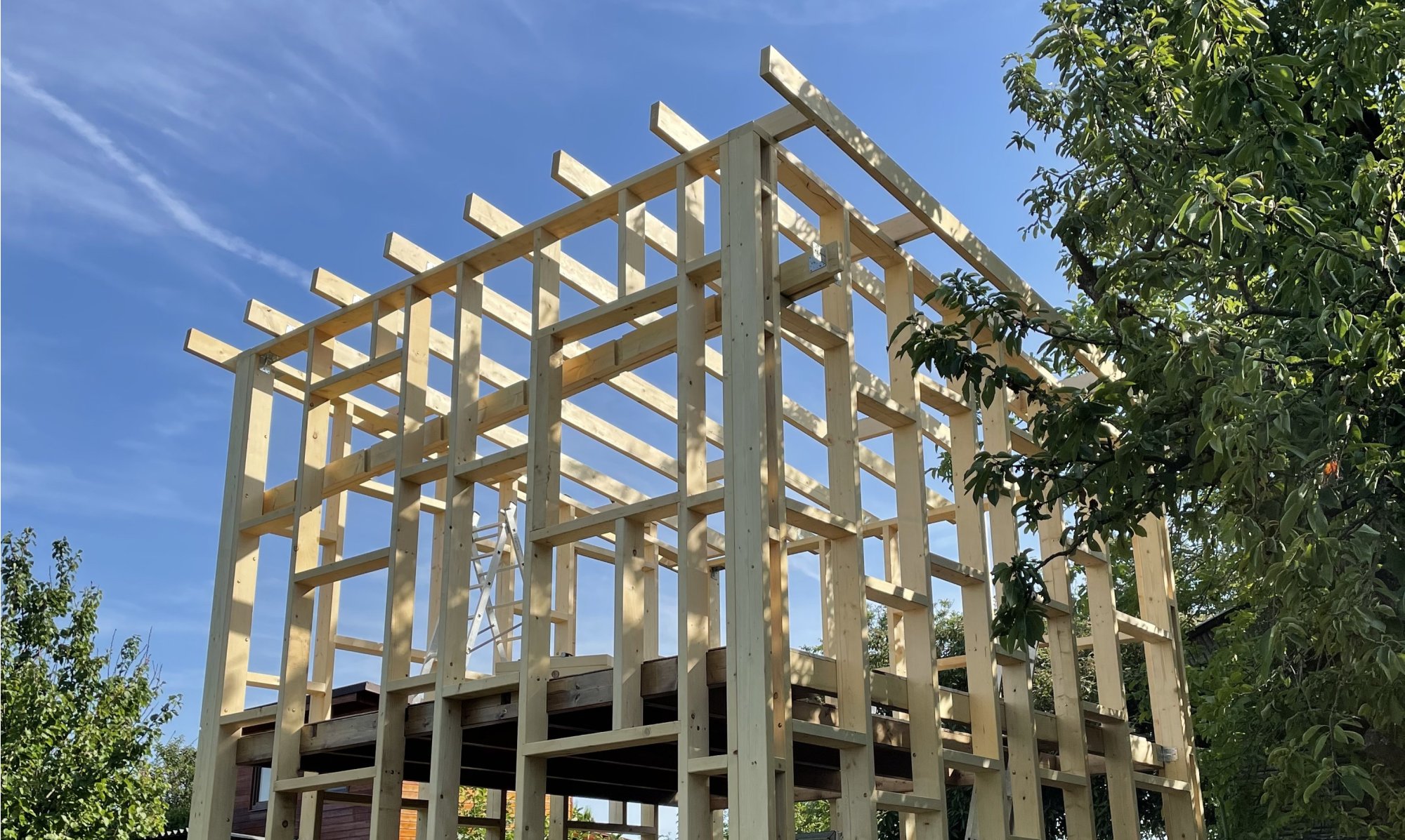 Jak postavit zahradní chatku? | Dřevo Smutný